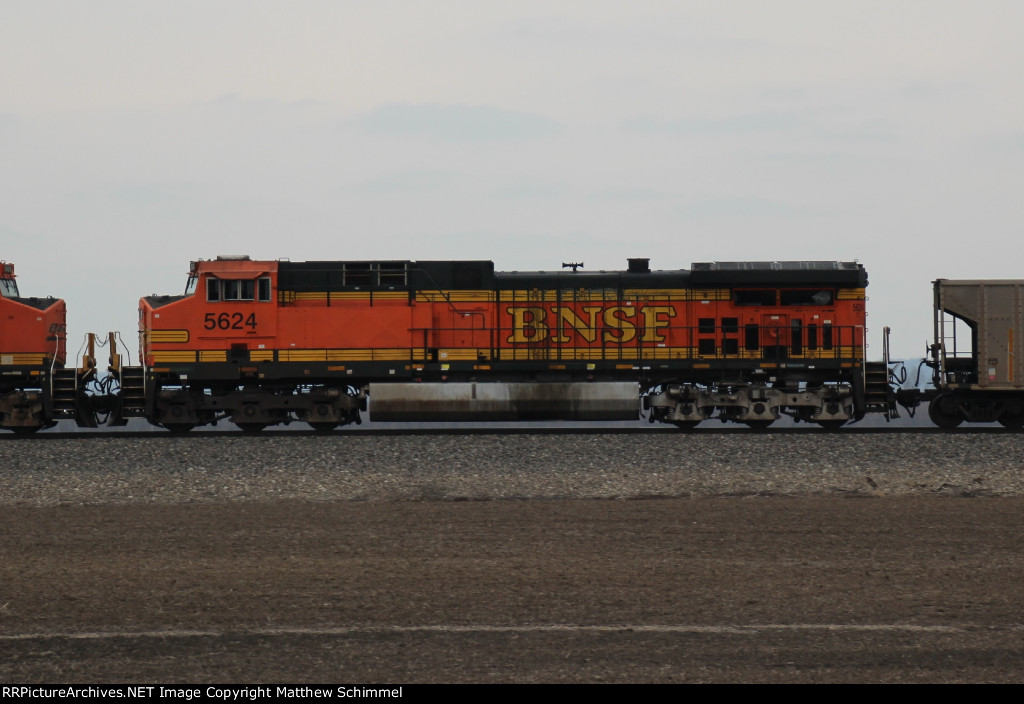 BNSF 5624